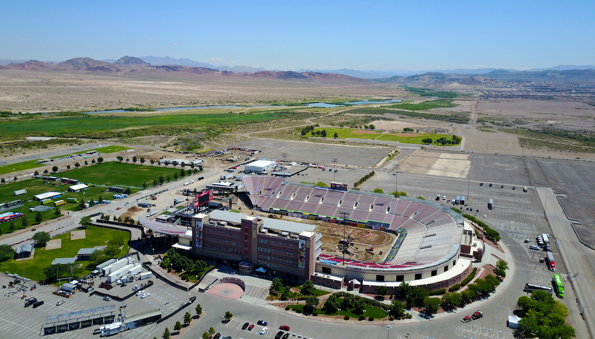 Dans le ciel du Sam Boyd Stadium